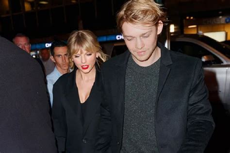 Mengapa Taylor Swift Dan Joe Alwyn Putus Swifties Cari Tahu Di Momen