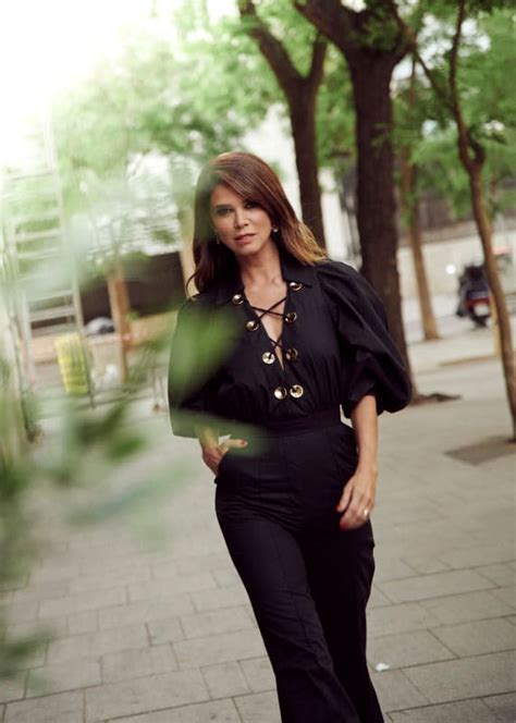 Hablamos con Juana Acosta de su hija Lola de años Uno la ve entrar por la puerta y tiene