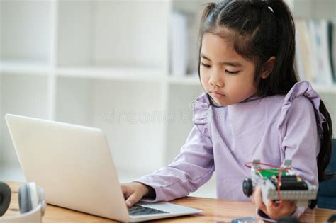 Concepto De Educación De Sistemas Diseño De Robots De Aprendizaje De