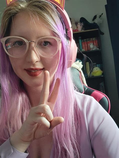 Hiii Im Live Playing Some More Nier Rtwitchstartup