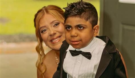 Noiva Caminha Até O Altar Com Menino Que Recebeu Coração De Seu Filho
