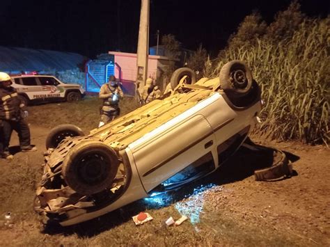 Mulher morre após ser baleada e capotar carro no Oeste de SC