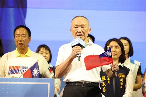 徐耀昌挺郭台銘造勢晚會驚喊「下架國民黨」 會後竟改口稱純屬口誤 上報 要聞