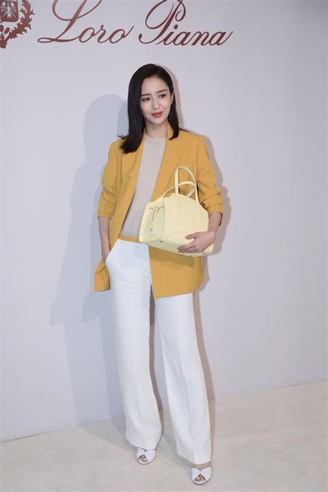 佟麗婭離婚後越來越大氣，穿西服帥氣不輸男人，太有范了 每日頭條
