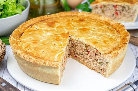 Tarta de atún deliciosa tarta salada para hacer paso a paso