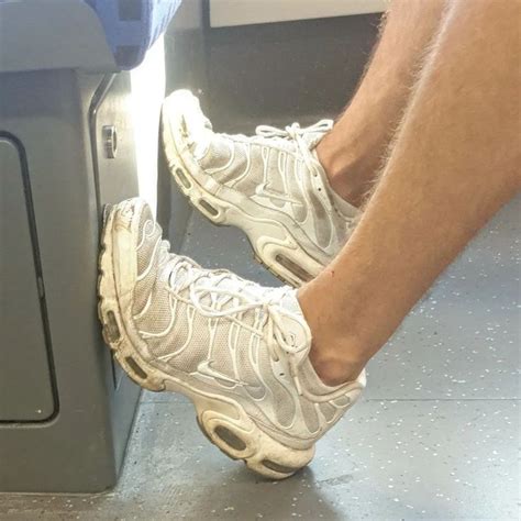 Pin Van Kevin Op Sneakers Nike AM Plus Tn