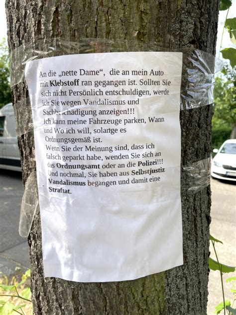 Vandalismus am Auto Parken in Berlin hinterlässt Spuren