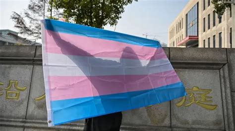 电击扭转治疗、强制收容、过度用药：中国跨性别女性将医院告上法院 Bbc News 中文