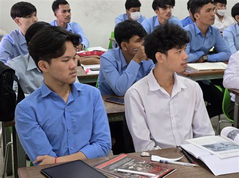 កិច្ចពិភាក្សាអំពីប្រវត្តិសាស្ត្រកម្ពុជាប្រជាធិបតេយ្យ ១៩៧៥ ១៩៧៩ ជាមួយនិស្សិត