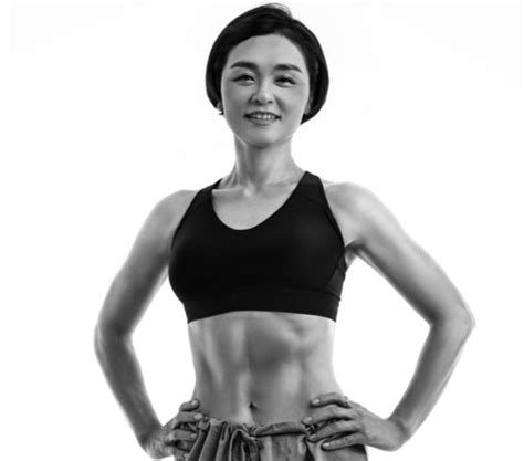 30년 베테랑 52세 여간호사 매일 운동해 王 복근 새긴 이유 중앙일보