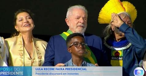Jovem que subiu rampa do Planalto Lula é atleta do Corinthians