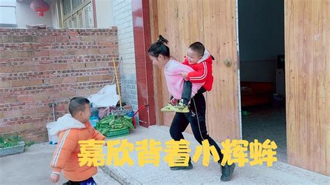 丽姐带家欣回村做扣肉，嘉欣背着小辉辉健步如飞，村里热闹极了。 Youtube