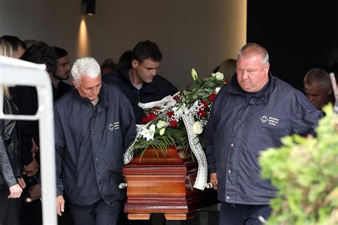 Pokopan Tomislav Sabljo na pogreb došla poznata lica Majka se nije