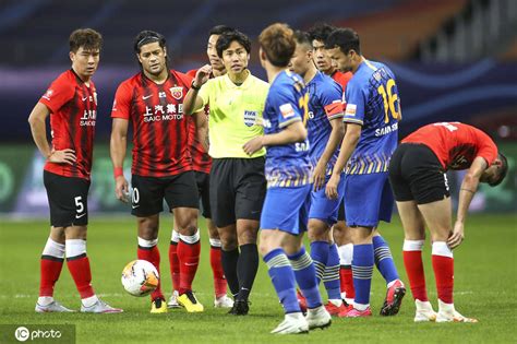 高清图：首回合苏宁1 1上港 特谢拉霸气滑行庆祝 搜狐大视野 搜狐新闻