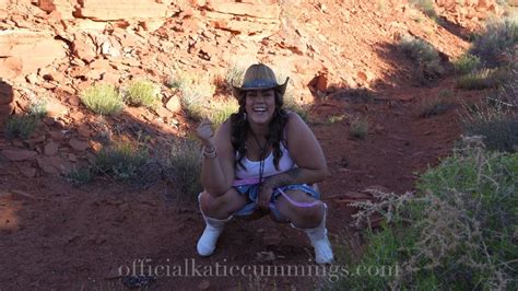 Katie Cummings Outdoor Desert Pee Break Manyvids
