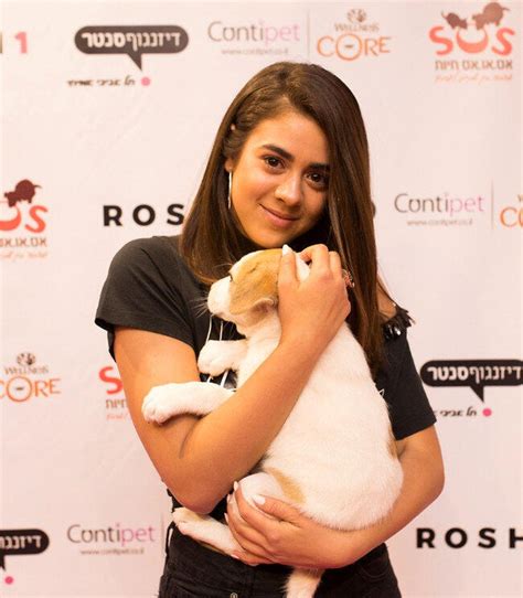 הלוחשת לכלבים לירון רביבו נרתמת