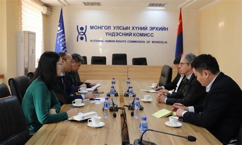 Хүний эрхийн чиглэлээр санал солилцлоо