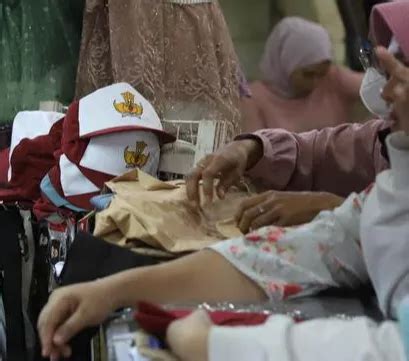 Siswa Baru Tak Wajib Beli Seragam Di Sekolah Pemkot Surabaya Minta
