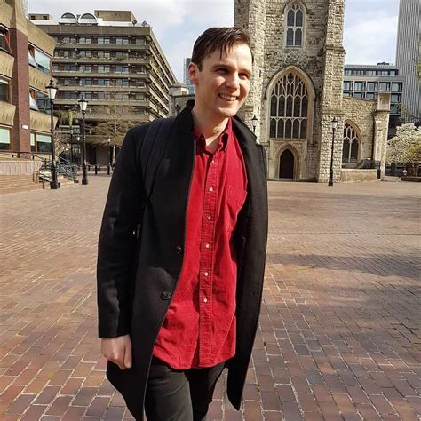 Eanna Hardwicke Biography Wiki Age Height Net Worth Girlfriend