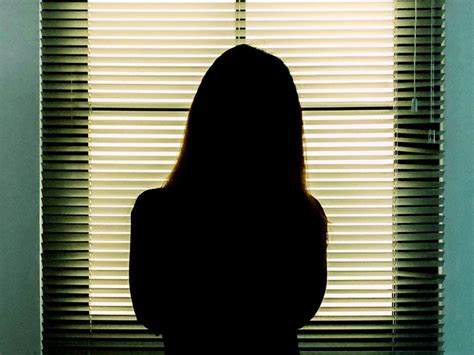 19岁女神智不清回家小便不脱裤 母以为撞邪送院惊揭遭人性侵 星岛日报
