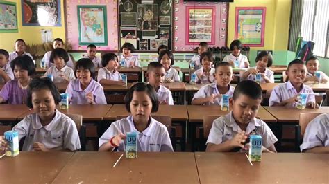“ดื่มนมครับ” นักเรียนชั้นประถมศึกษาปีที่ 1 ถึง ชั้นประถมศึกษาปีที่ 6 ดื่มนมทุกวันเพื่อสุขภาพ