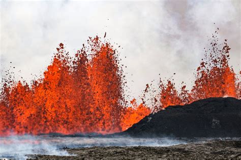 Icelands Famous Blue Lagoon Evacuated As Volcano