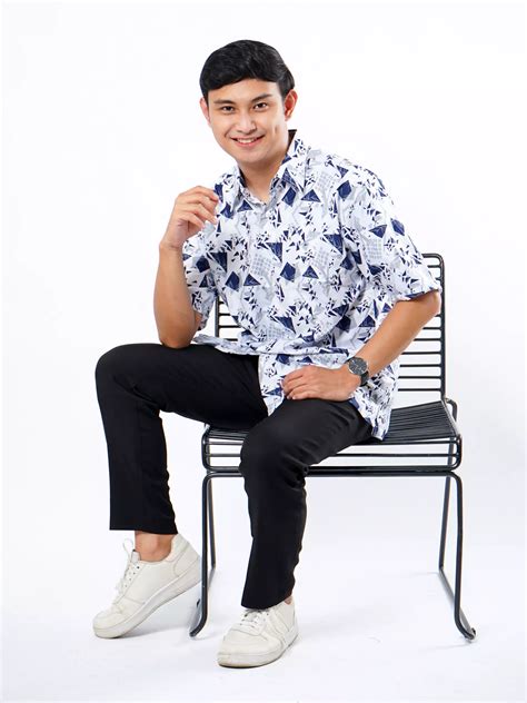 Jual Andre Michel Andre Michel Kemeja Lengan Pendek Motif Abstrak Putih Biru 16726 Original 2024