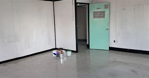 페인트 시공은 당연히 꼼꼼하게 잘해주셨고 견적에 없던 창틀코킹세면대설치까지 너무너무 감사합니다 창문은 기존에 실리콘으로 막아놔서 열 수가 없었는데 막혀있던 창문5개 모두다