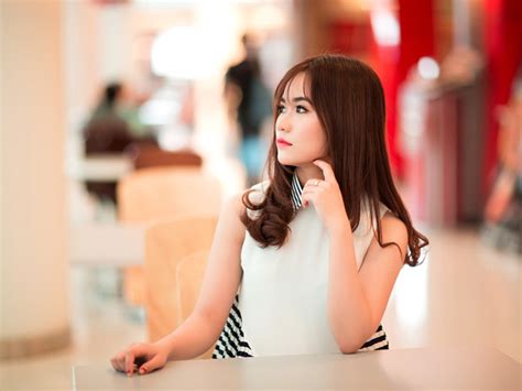 Essential Makeup Tips For Fair Skin Tone
