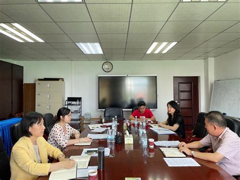 机关党委第十四支部传达学习“‘一把手纪律教育暨‘廉内助家风教育”专题培训会议精神 审计处