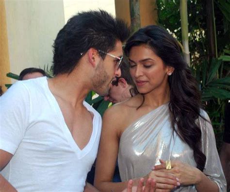 Deepika Padukone Siddharth Malya Eye Chemistry Hot Gossip