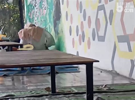 Viral Video Sejoli Mesum di Kafe, Satpol PP Tuban Turun Tangan