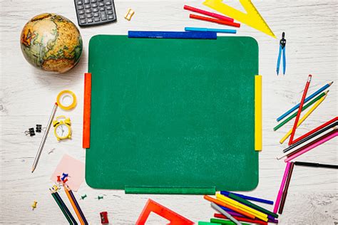 학교 개체 연필 계산기 및 니어 엠티 학교 Blackboard 전 0명에 대한 스톡 사진 및 기타 이미지 0명 2015년