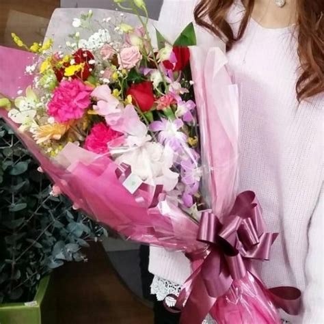 色が選べる3000円おまかせ花束（ワンサイドブーケ） 【姫路市・花屋】飯塚生花店・iihana総合ネット注文サイト｜胡蝶蘭・スタンド花・花