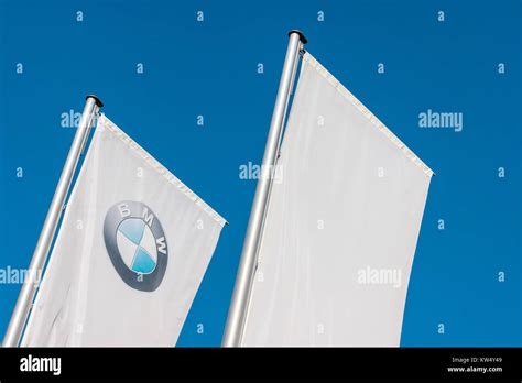 Bmw logo hi-res stock photography and images - Alamy