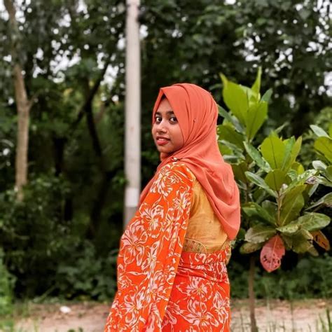 Umme Hafsa Hafsakami • Threads Say More