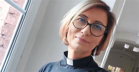 Kobieta z koloratką w TVP Info Lawina komentarzy w internecie Vibez