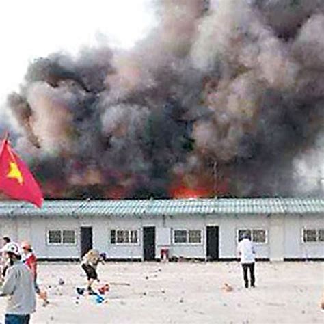 ‘they Beat Up Every Chinese They Found Residents Flee Vietnam Ahead