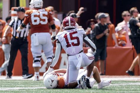 College Football No 1 Alabama Escapes With Win Over Texas