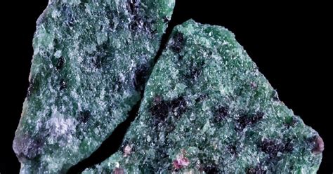Ruby Zoisite Meaning Healing Properties Benefits And Uses