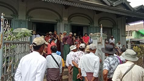 သဲကုန်းမြို့နယ် မြန်မာ့စီးပွားရေးဘဏ်မှ အငြိမ်းစားနိုင်ငံ့ဝန်ထမ်း ၁၅၈၃ ဦးအား ပင်စင်လစာငွေများ