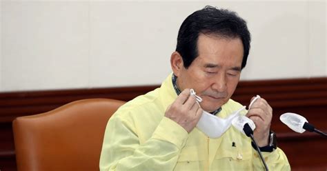 수도권 코로나 확산에 굳은 표정의 정세균 총리
