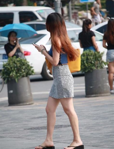 街拍：巧遇稀有美女，讓我即刻記錄下來了 每日頭條