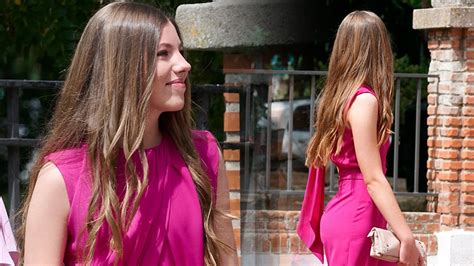El Look De La Infanta Sofía En Su Confirmación Cintura Al Aire Y 98 Euros