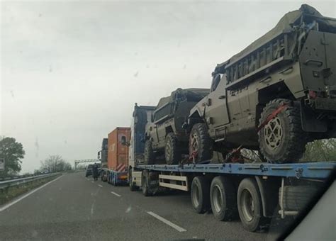 Колони военни и техника ще преминат през България