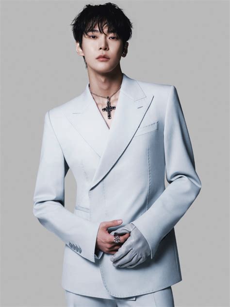 金道英演绎Dolce Gabbana杜嘉班纳推出2023秋冬男装系列形象大片 中华新闻