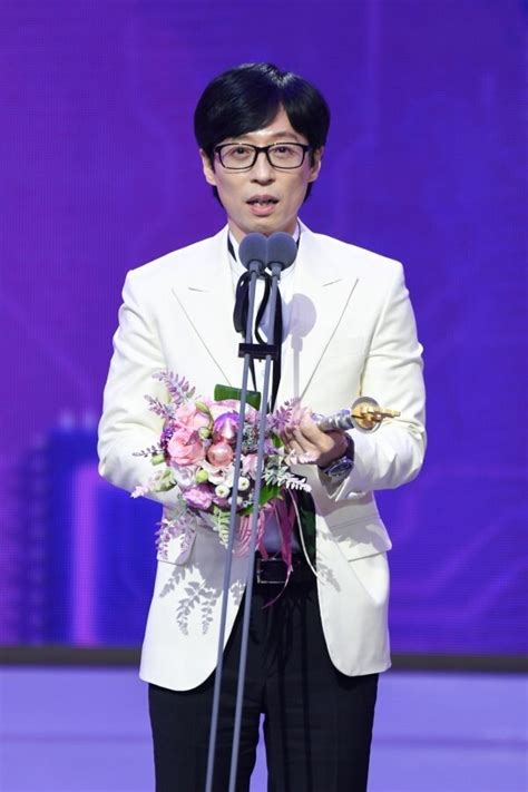 ‘sbs 연예대상 유재석 19번째 대상‘무관 지석진에 사과｜스포츠동아