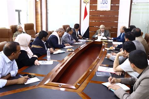 تسريع إجراءات الإعفاءات الضريبية والجمركية دعماً لمصنعي الملابس المحلية