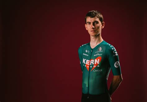 Kern Pharma Presentación Del Nuevo Maillot Ciclo21