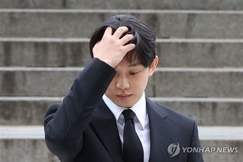 흰머리 수북한 유아인다시 한번 죄송 한국경제
